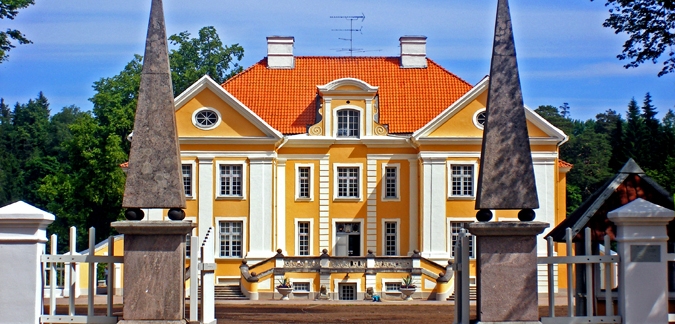 Estonian guided tours featuring elegant manor houses and charming ...