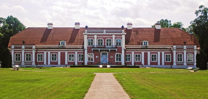 Estonian guided tours featuring elegant manor houses and charming ...